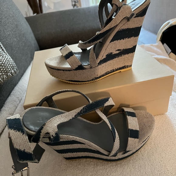 Burberry | Shoes | Nib Burberry Farrah Powder Blue And Off White ...